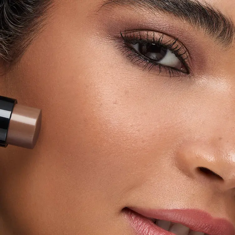 How to apply bronzer: a complete guide for a natural, radiant look | KIKO